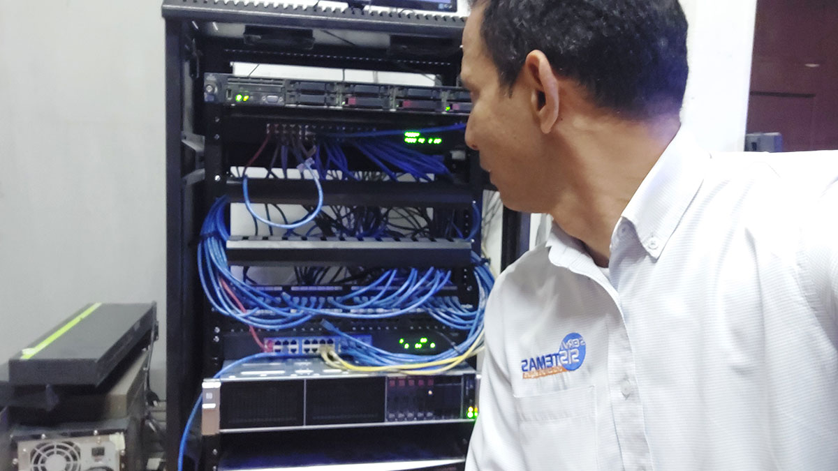 Soporte tecnico para servidores, computadores y redes